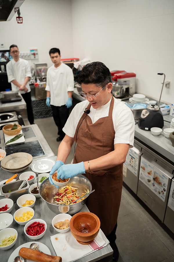 IFTM and Wynn Food and Beverage Academy Co-host Master Chef Workshop to Present Thai “Isan ...