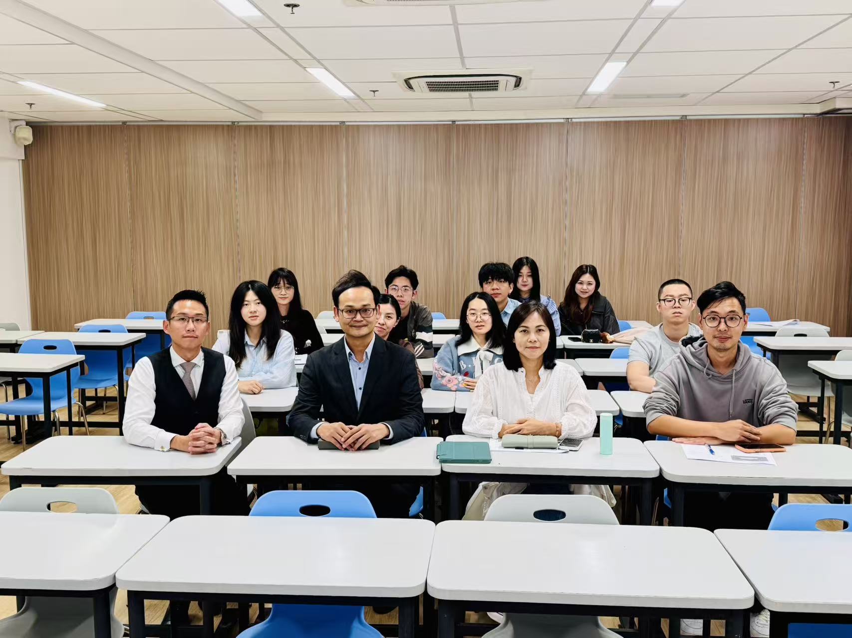 新闻及活动 - 客座讲座 - 客席讲座分享线上旅游平台实战经验